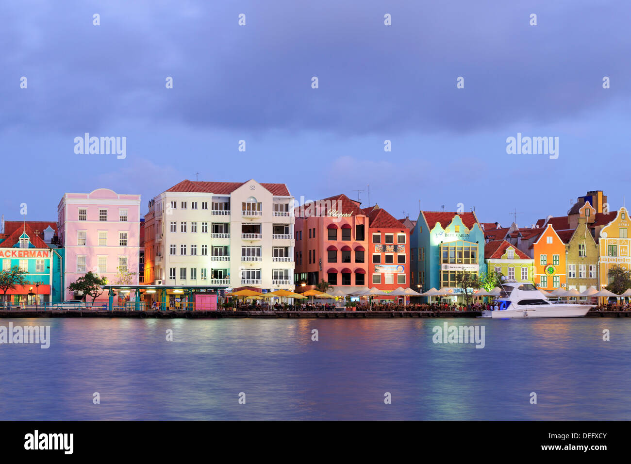 Buildings on Handelskade Street, Punda District, UNESCO, Willemstad ...