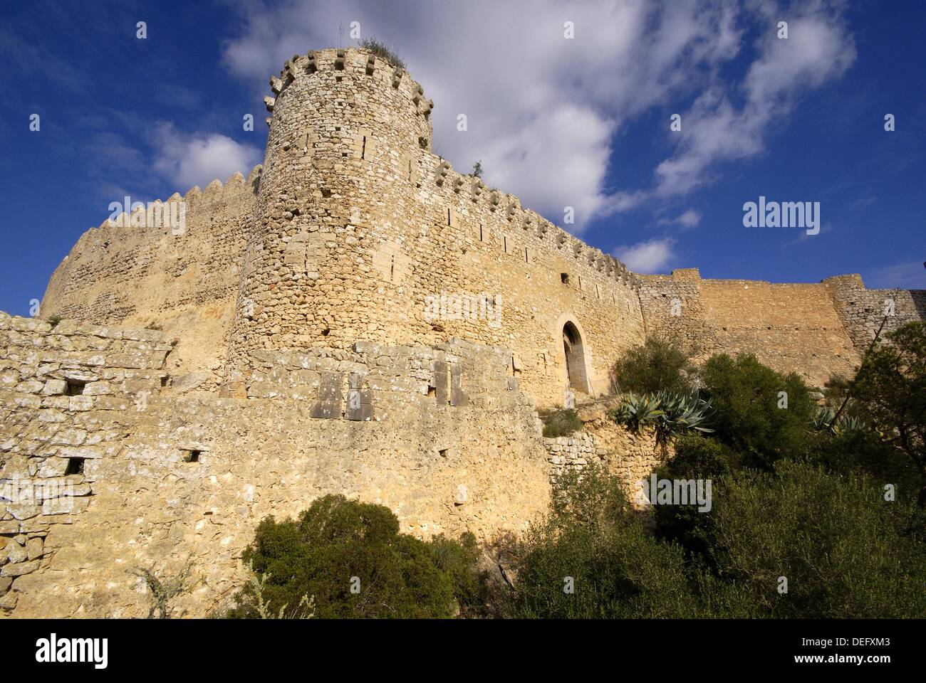 Fourteenth century castle hi-res stock photography and images - Alamy
