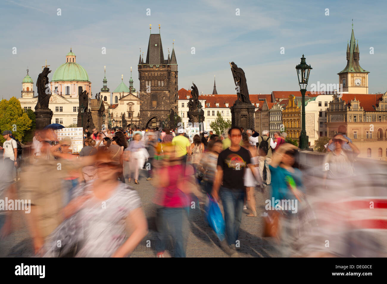 Crowd on charles bridge hi-res stock photography and images - Alamy