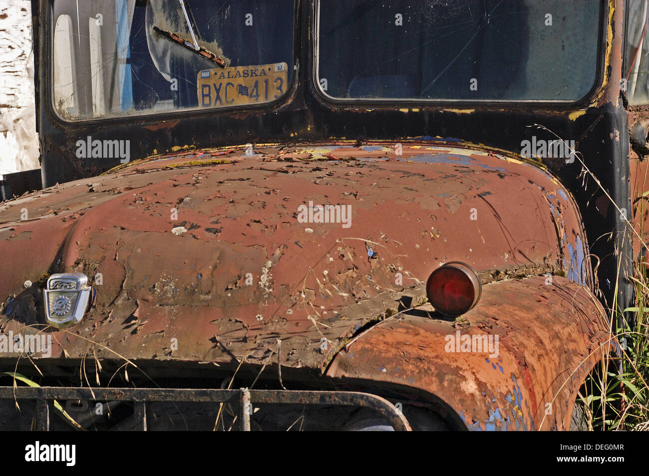 Alaska usa abandoned bus hi-res stock photography and images - Alamy