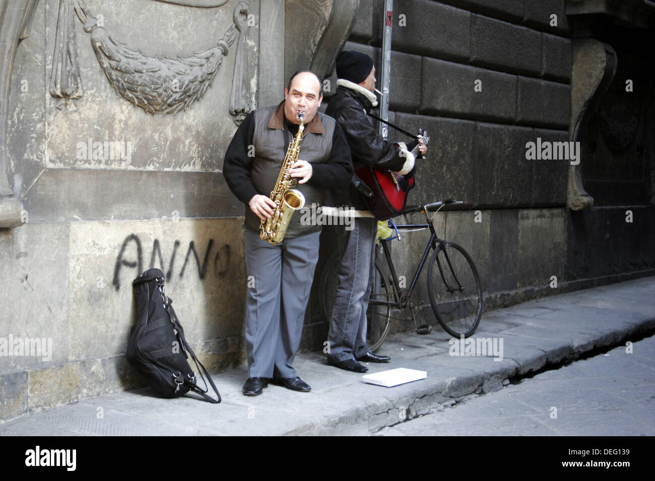 Street musicians florence hi-res stock photography and images - Alamy