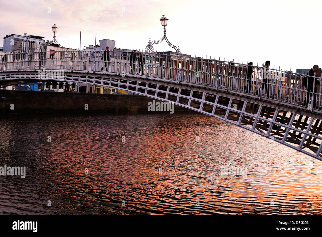 People crossing bridge hi-res stock photography and images - Alamy