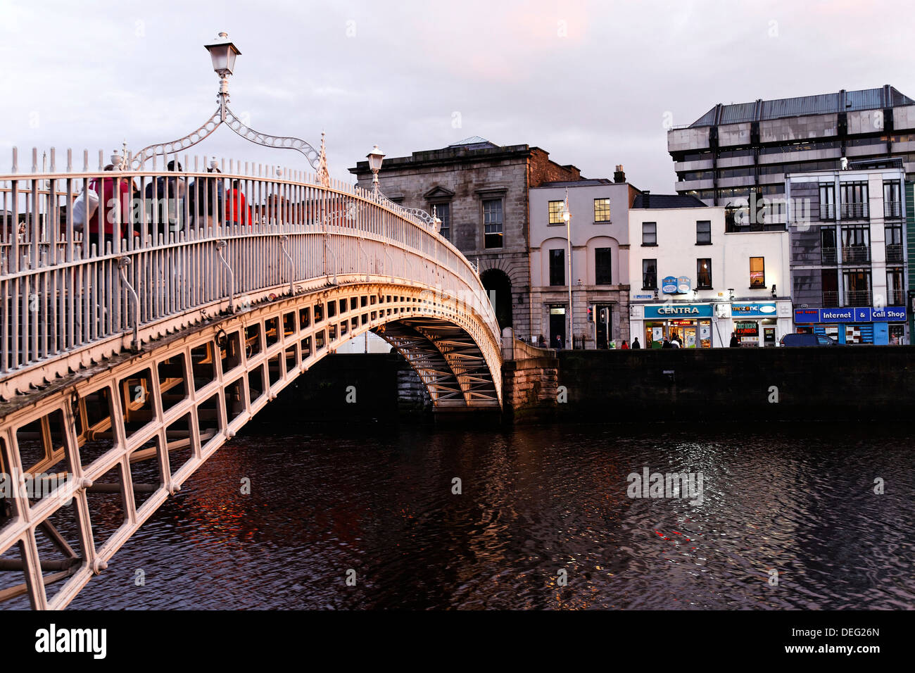 People crossing bridge hi-res stock photography and images - Alamy