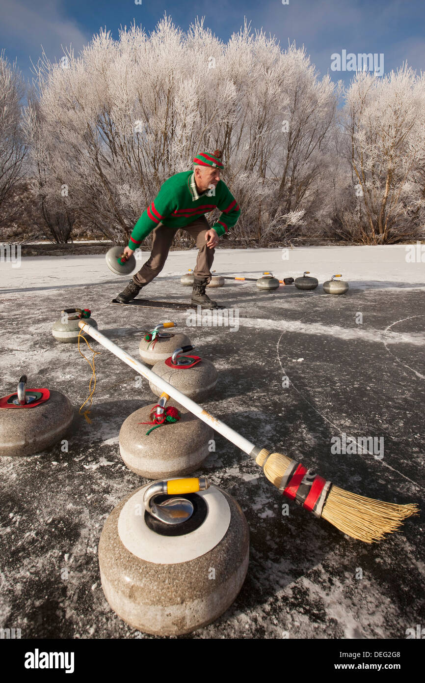 Ice curling brush hi-res stock photography and images - Alamy