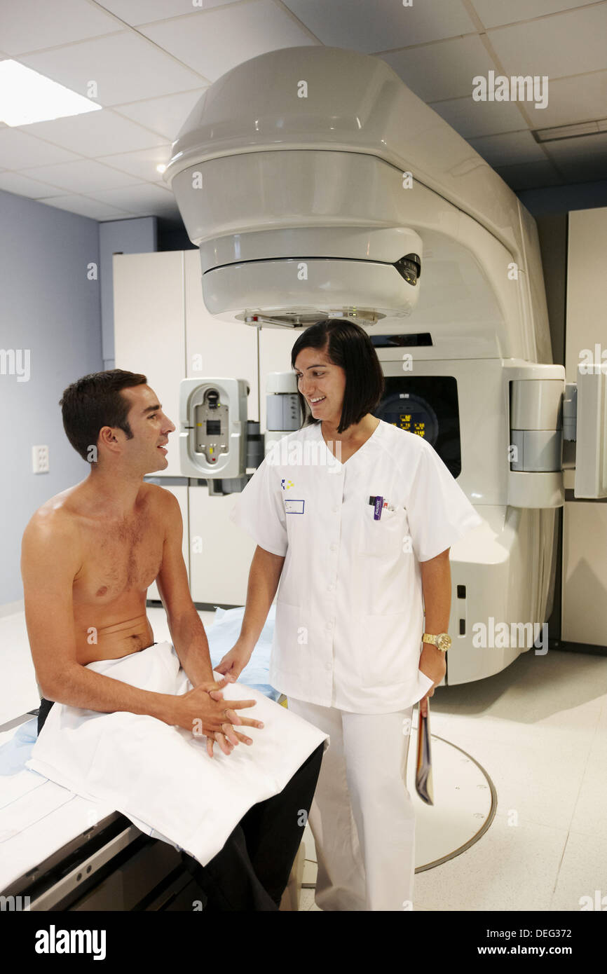 Linear accelerator, radiation therapy oncology. Hospital Universitario ...