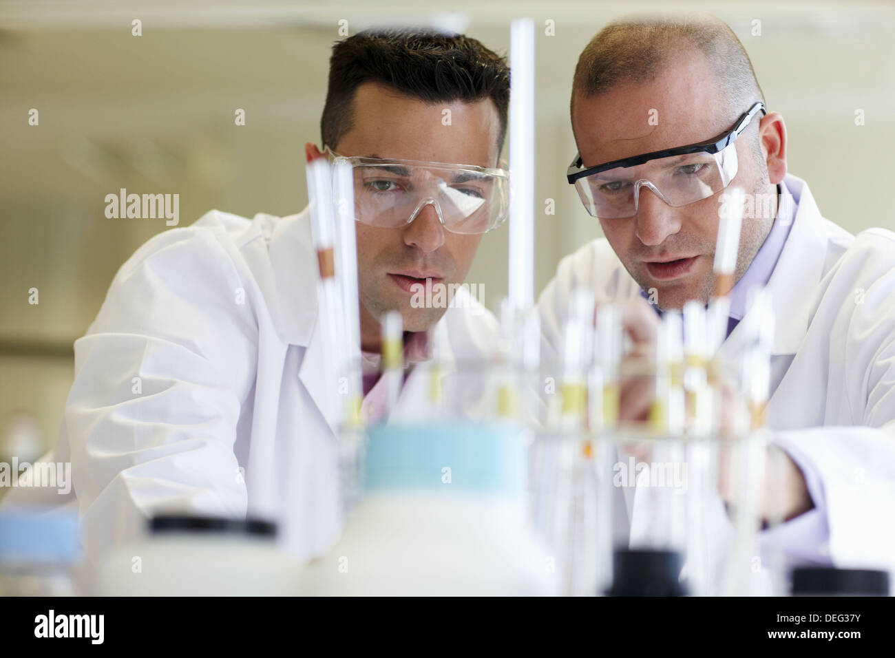 Marine laboratory hi-res stock photography and images - Alamy