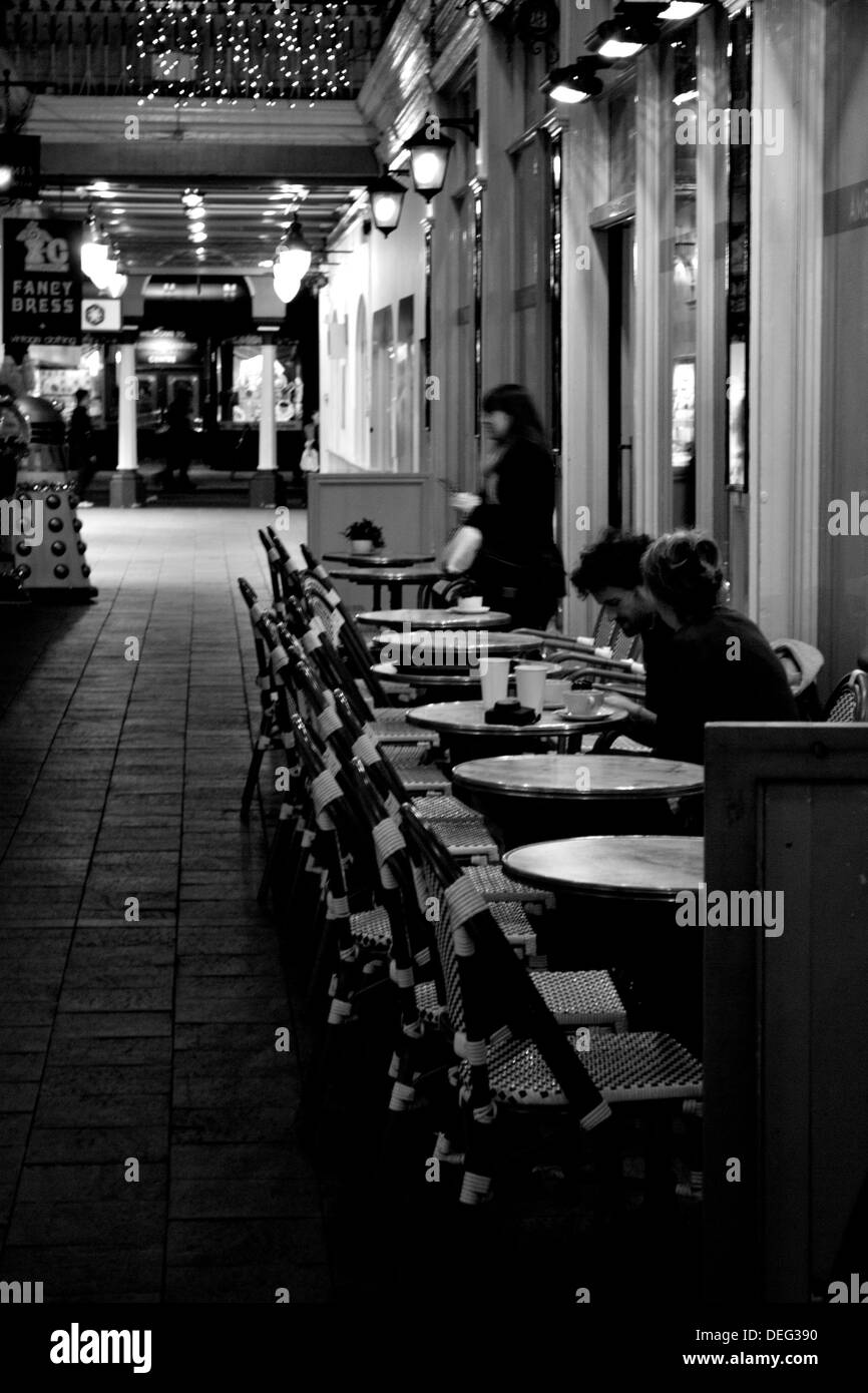 Cafe cardiff hi-res stock photography and images - Alamy