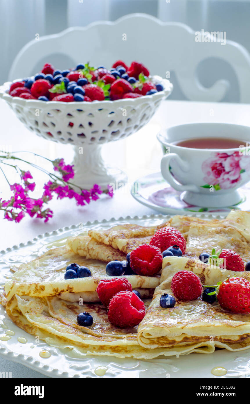 Sunday lunch table hi-res stock photography and images - Alamy