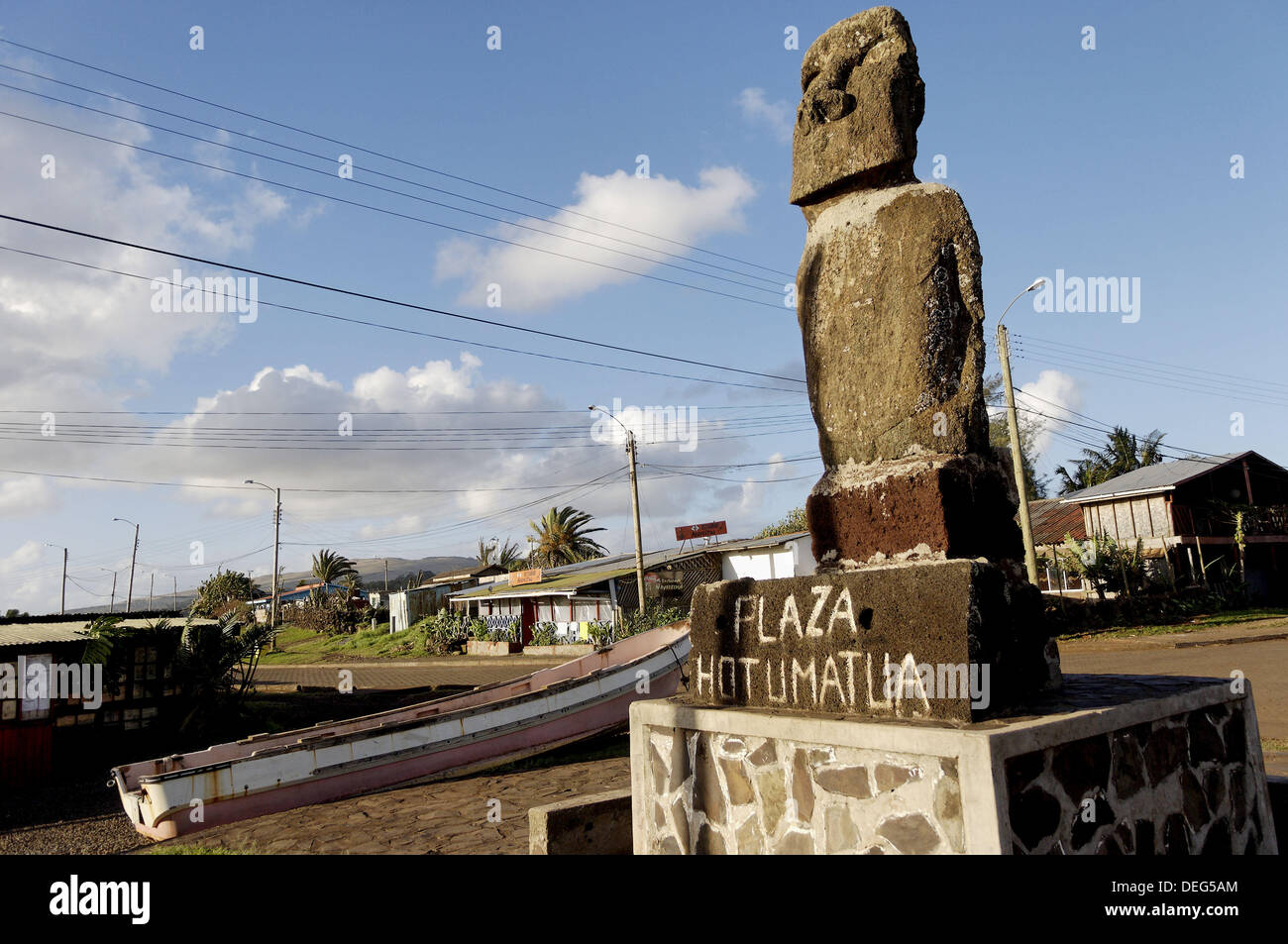 Rapa nui statue and transport hi-res stock photography and images - Alamy