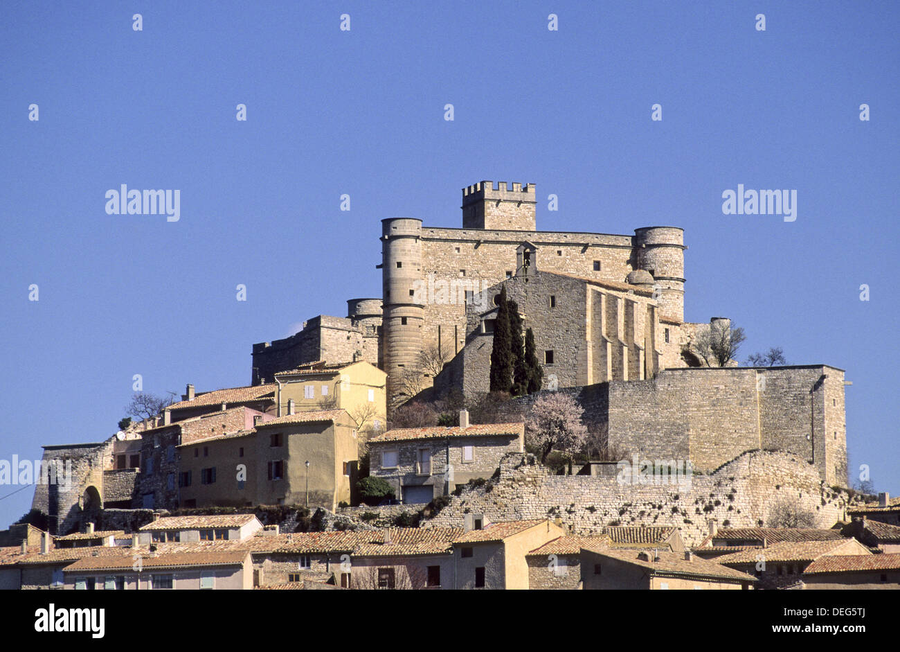France vaucluse provence le barroux hi-res stock photography and images ...