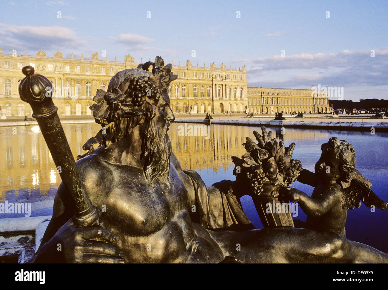 Versailles mirror pool hi-res stock photography and images - Alamy