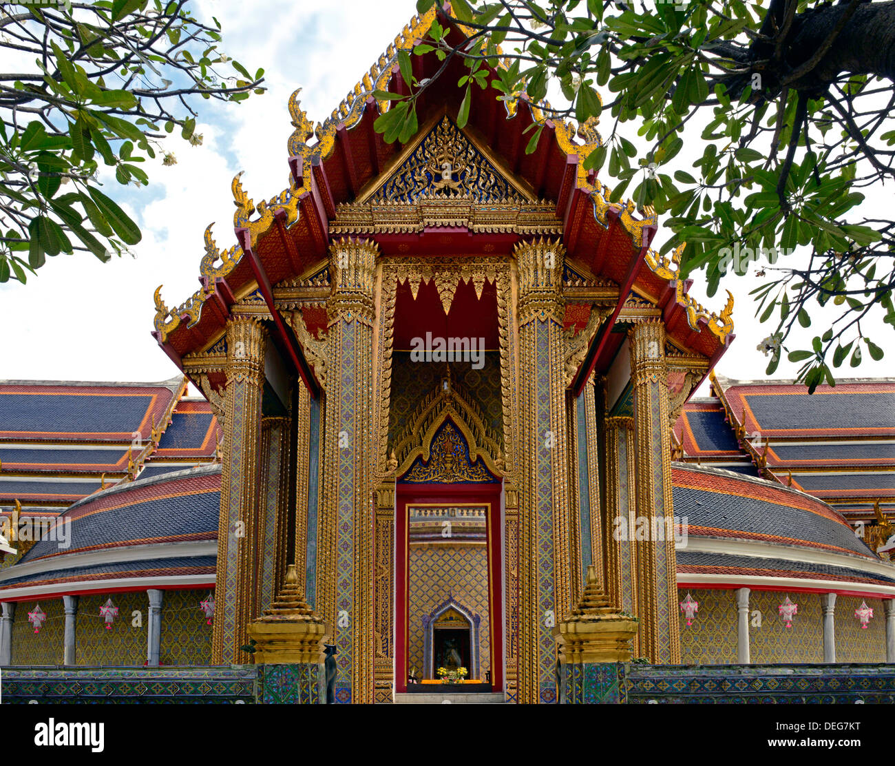 Places of southeast asia thai hi-res stock photography and images - Alamy