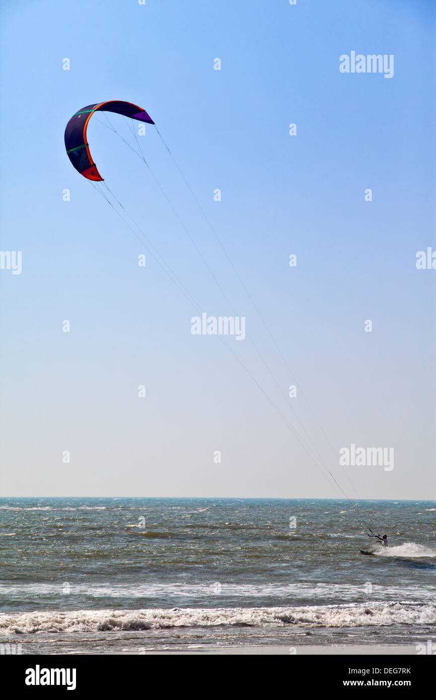 Windsurfing and kiteboarding at sea hi-res stock photography and images ...