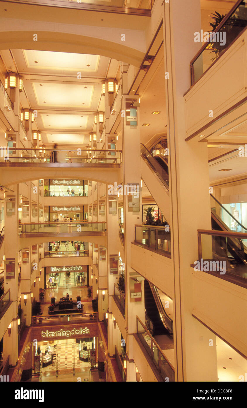 Shopping center. Magnificent Mile. Chicago. USA Stock Photo - Alamy