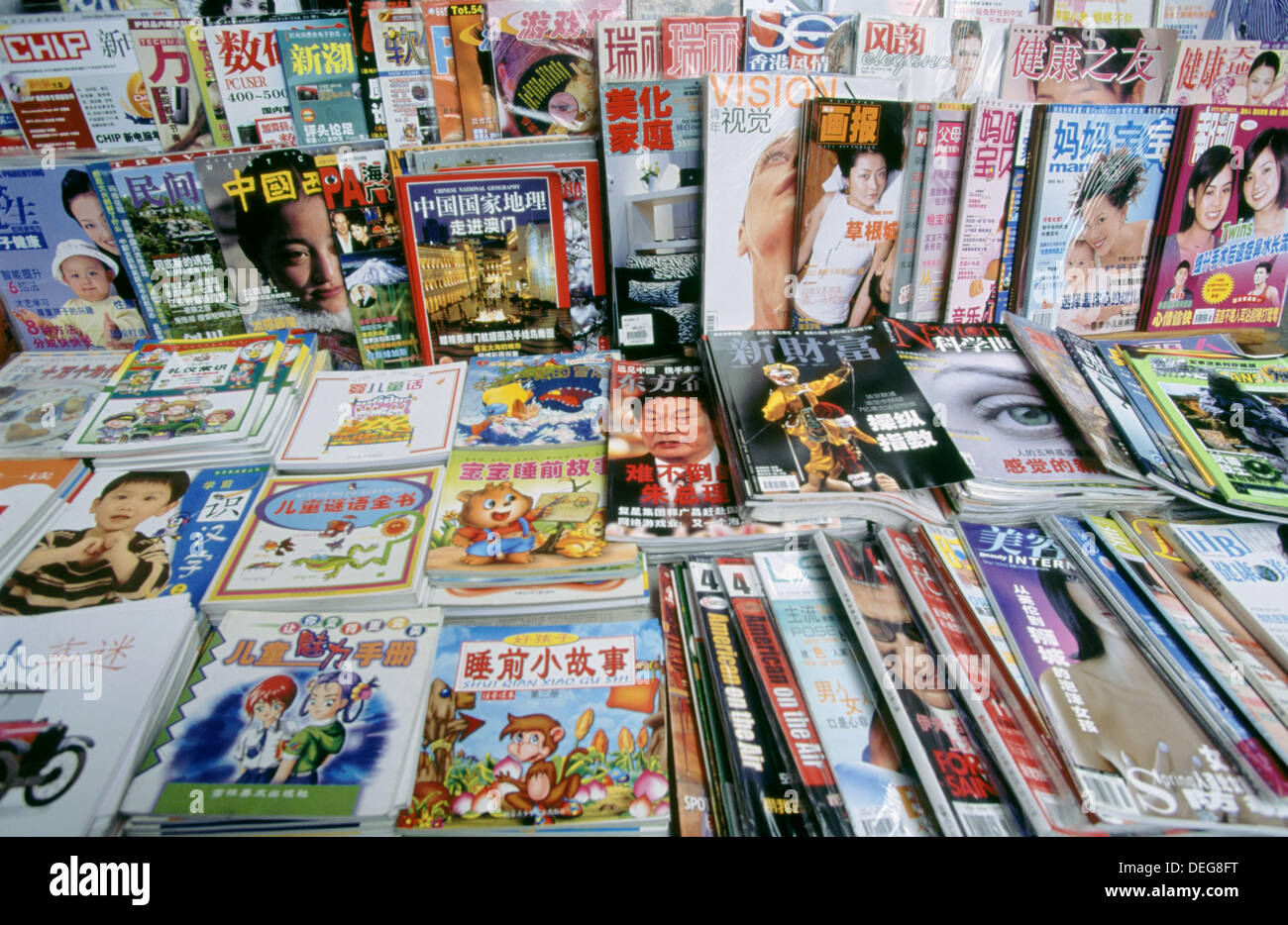 China newspaper cover hi-res stock photography and images - Alamy