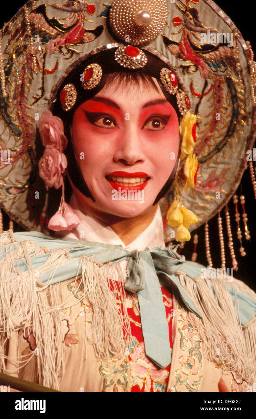 Portrait of beijing opera hi-res stock photography and images - Alamy