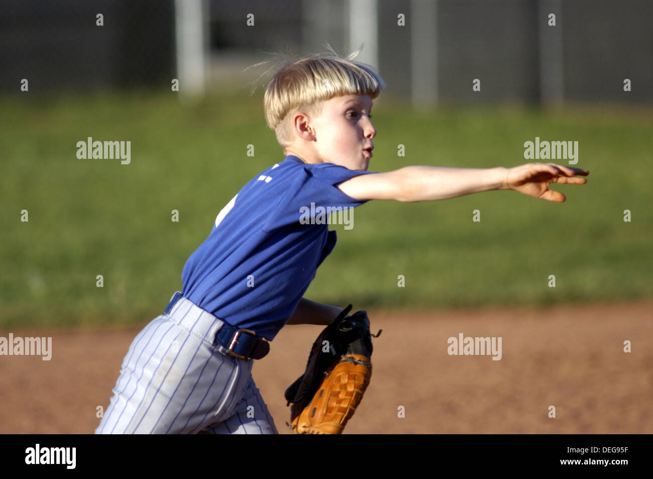 Throwing baseball hi-res stock photography and images - Alamy