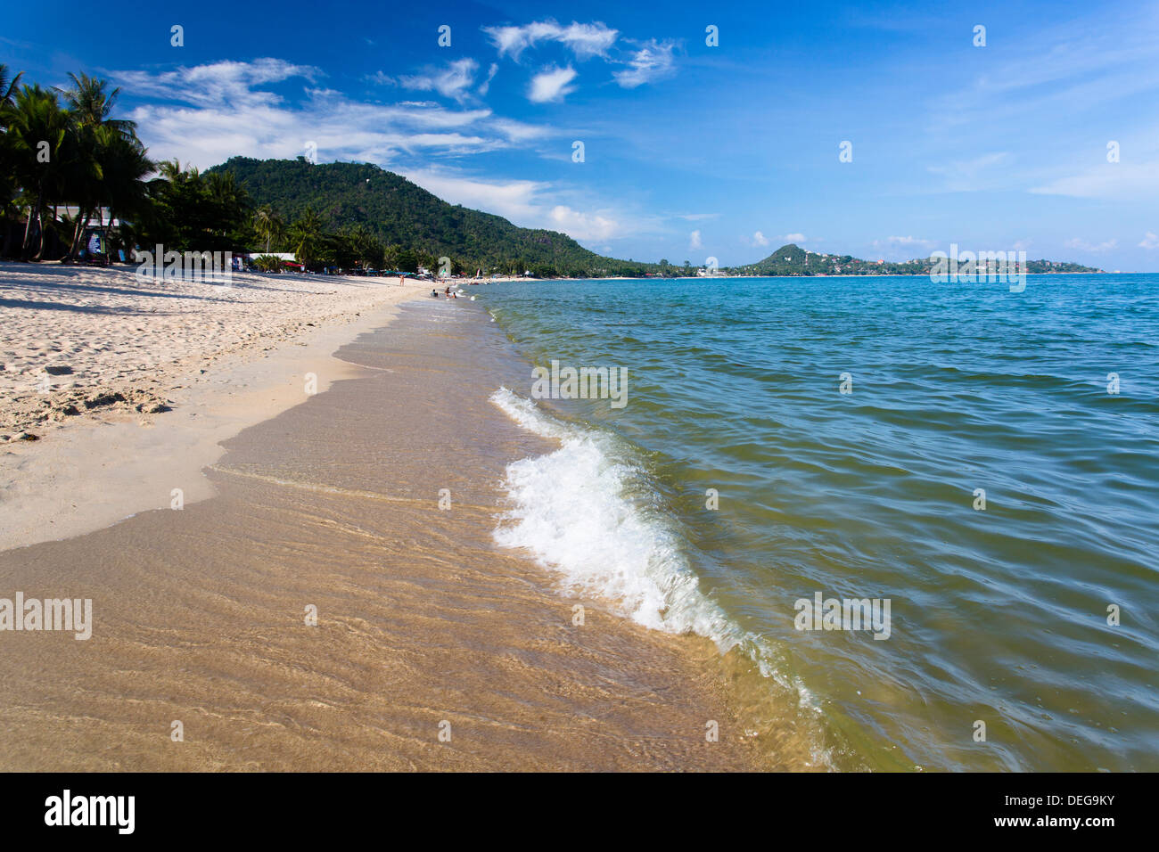 Waves lapping on Lamai Beach on the East Coast of Koh Samui, Thailand ...