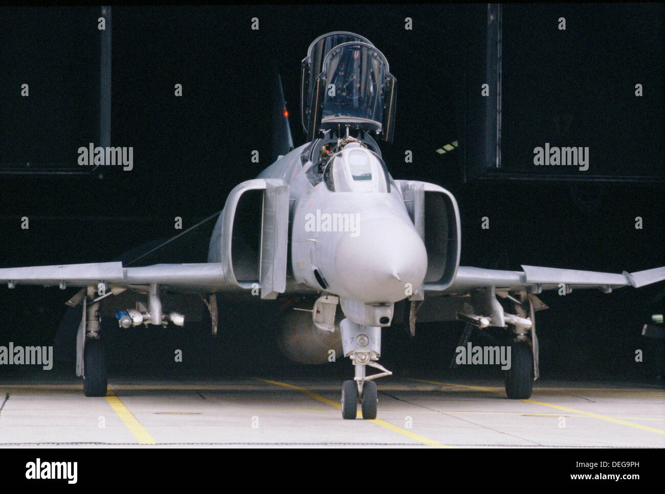 F 4 phantom pilot hi-res stock photography and images - Alamy
