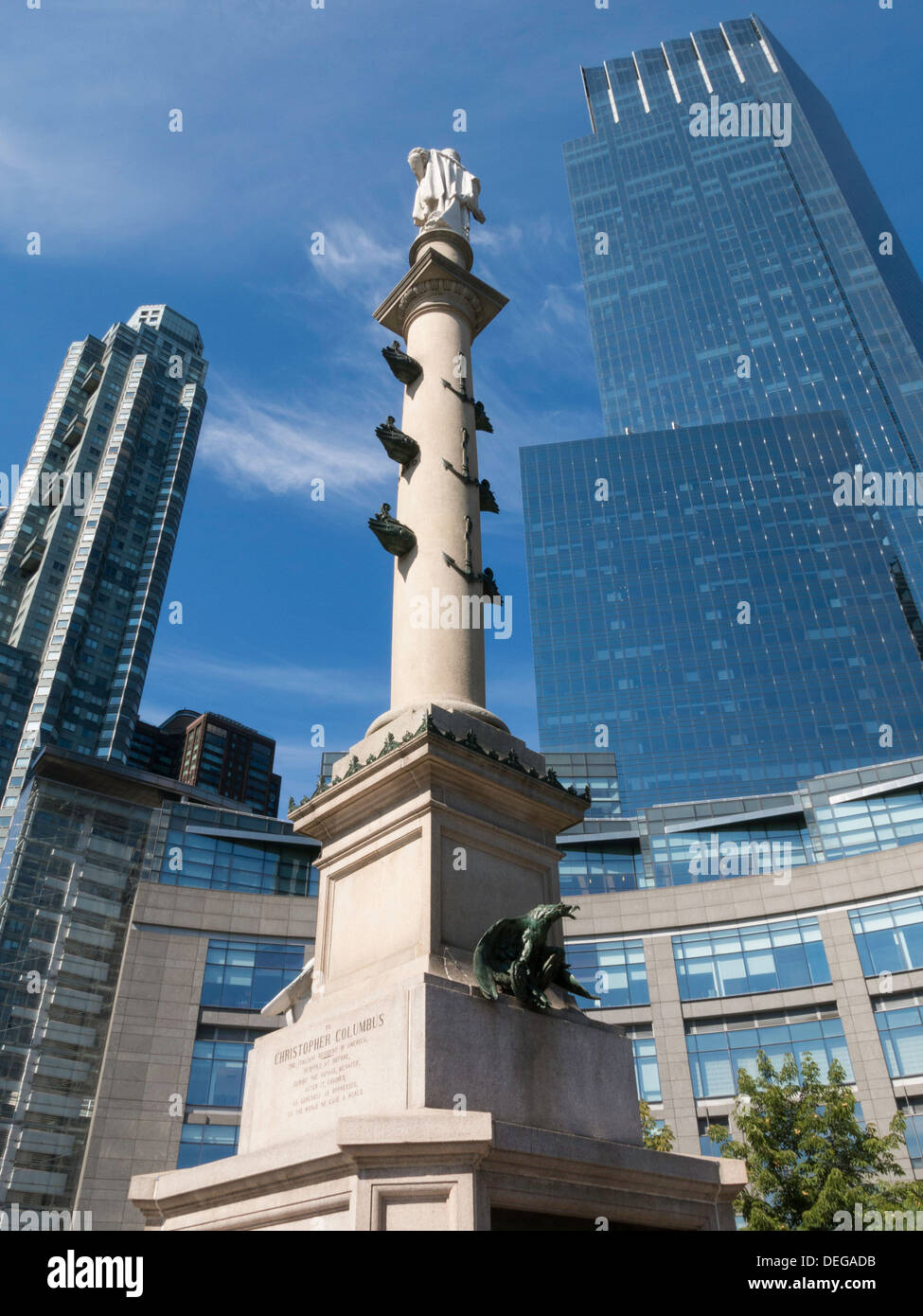 Christopher Columbus Monument and Time Warner Center at Columbus Circle ...