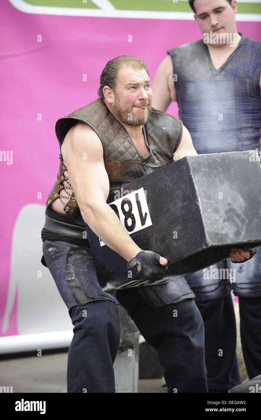 Stone lifting basque hi-res stock photography and images - Alamy