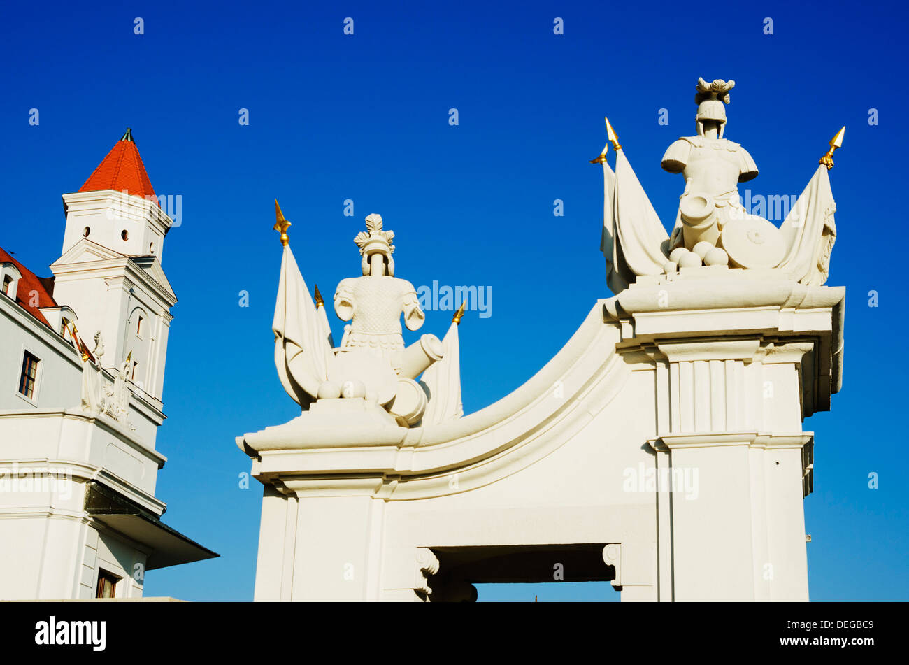 Gate to the castle hi-res stock photography and images - Alamy