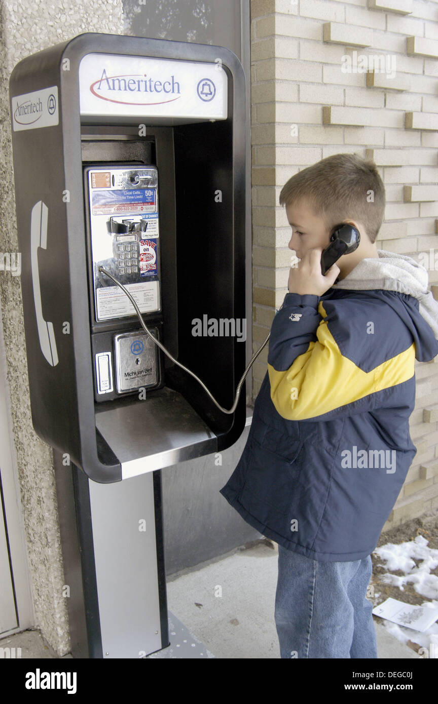 Call nine one one hi-res stock photography and images - Alamy