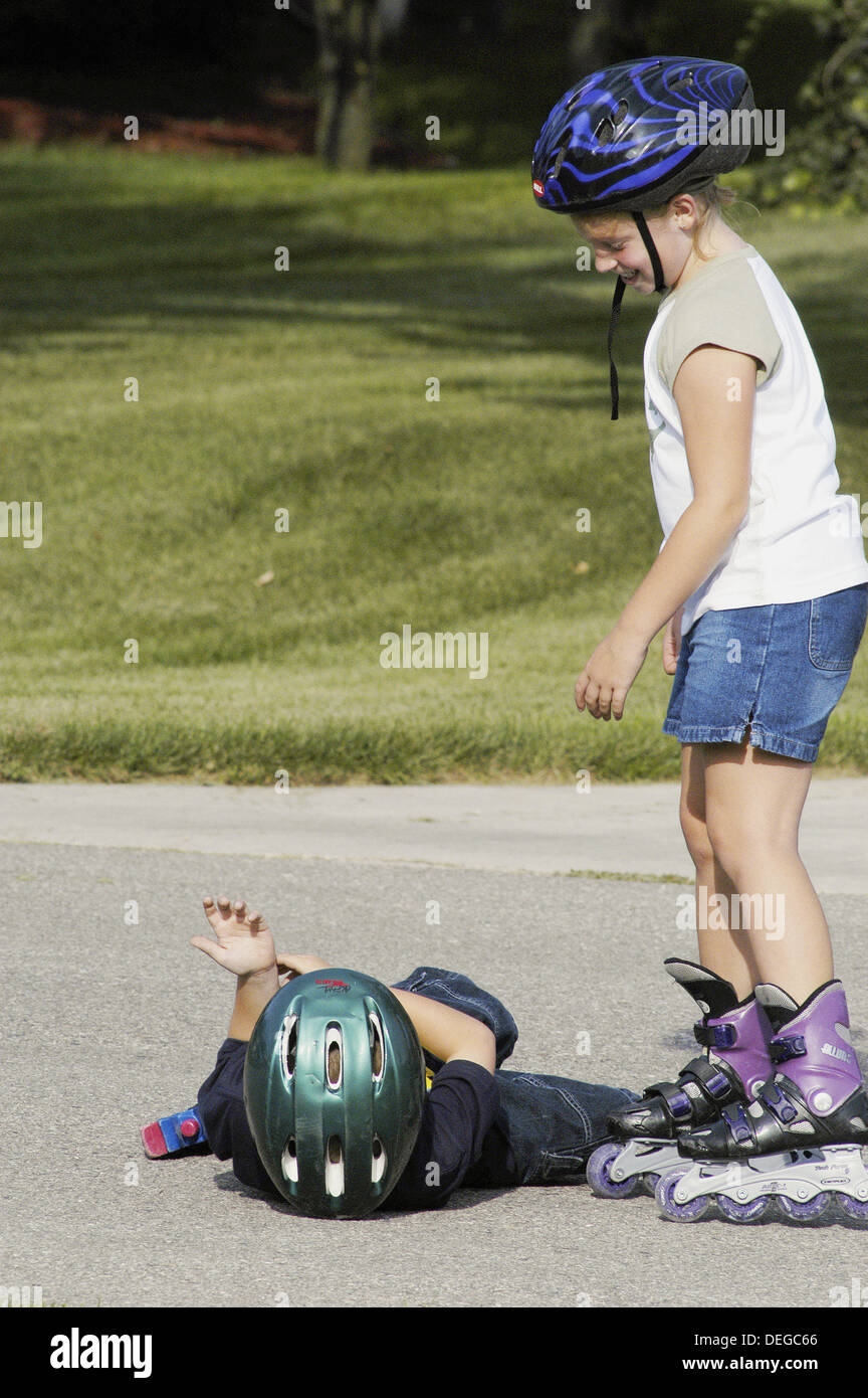 Kid help fallen hi-res stock photography and images - Alamy