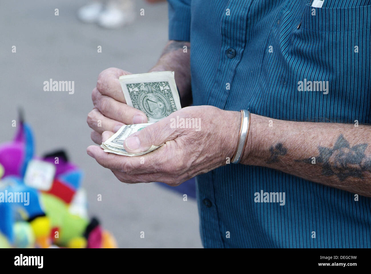 Money changing hands dollars hi-res stock photography and images - Alamy