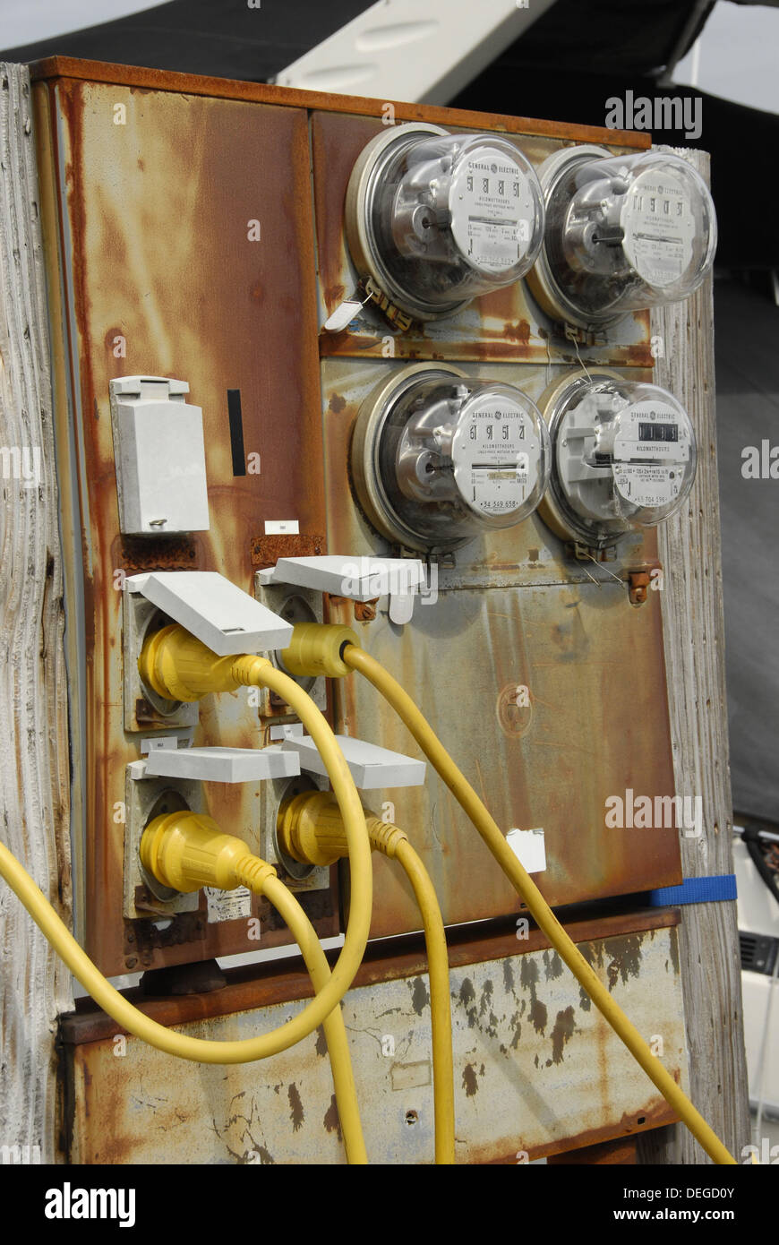 Electrical boat hi-res stock photography and images - Alamy