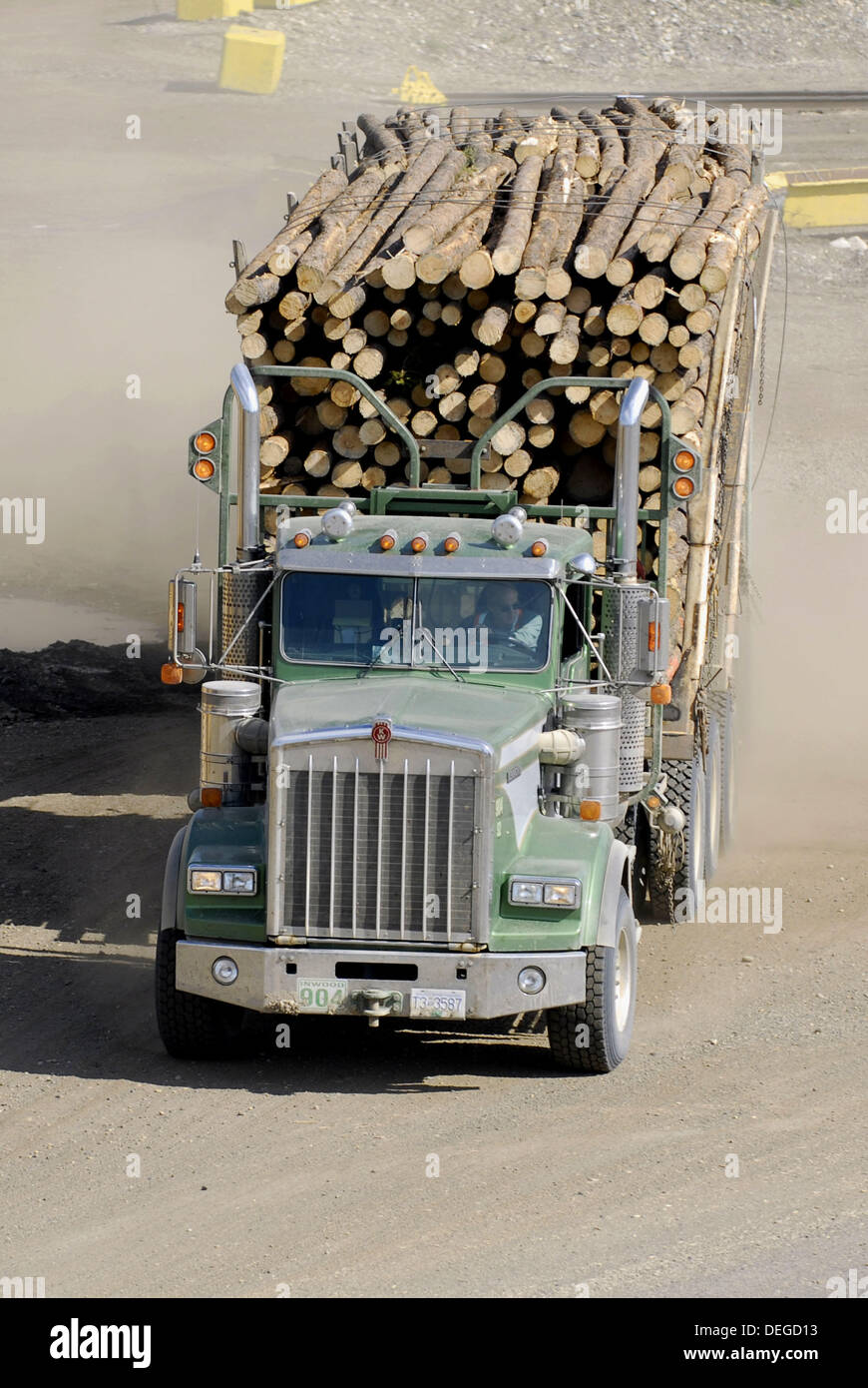 Lumber trucks hi-res stock photography and images - Alamy