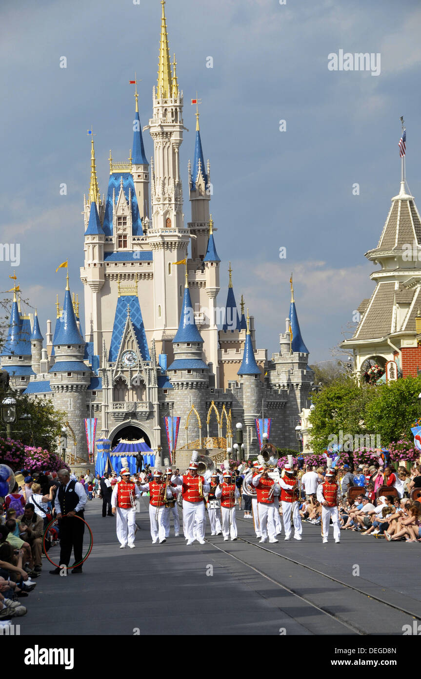 Disney world magic band hi-res stock photography and images - Alamy