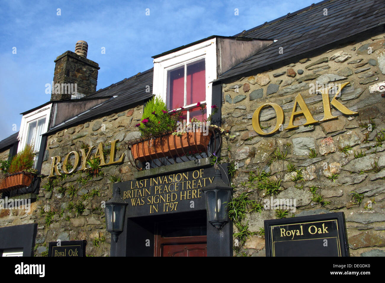 The Royal Oak, Market Square, Fishguard, Dyfed, Wales, UK Stock Photo ...