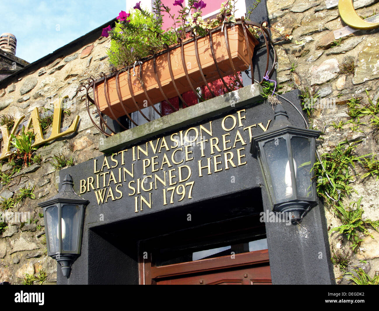 The Royal Oak, Market Square, Fishguard, Dyfed, Wales, UK Stock Photo ...