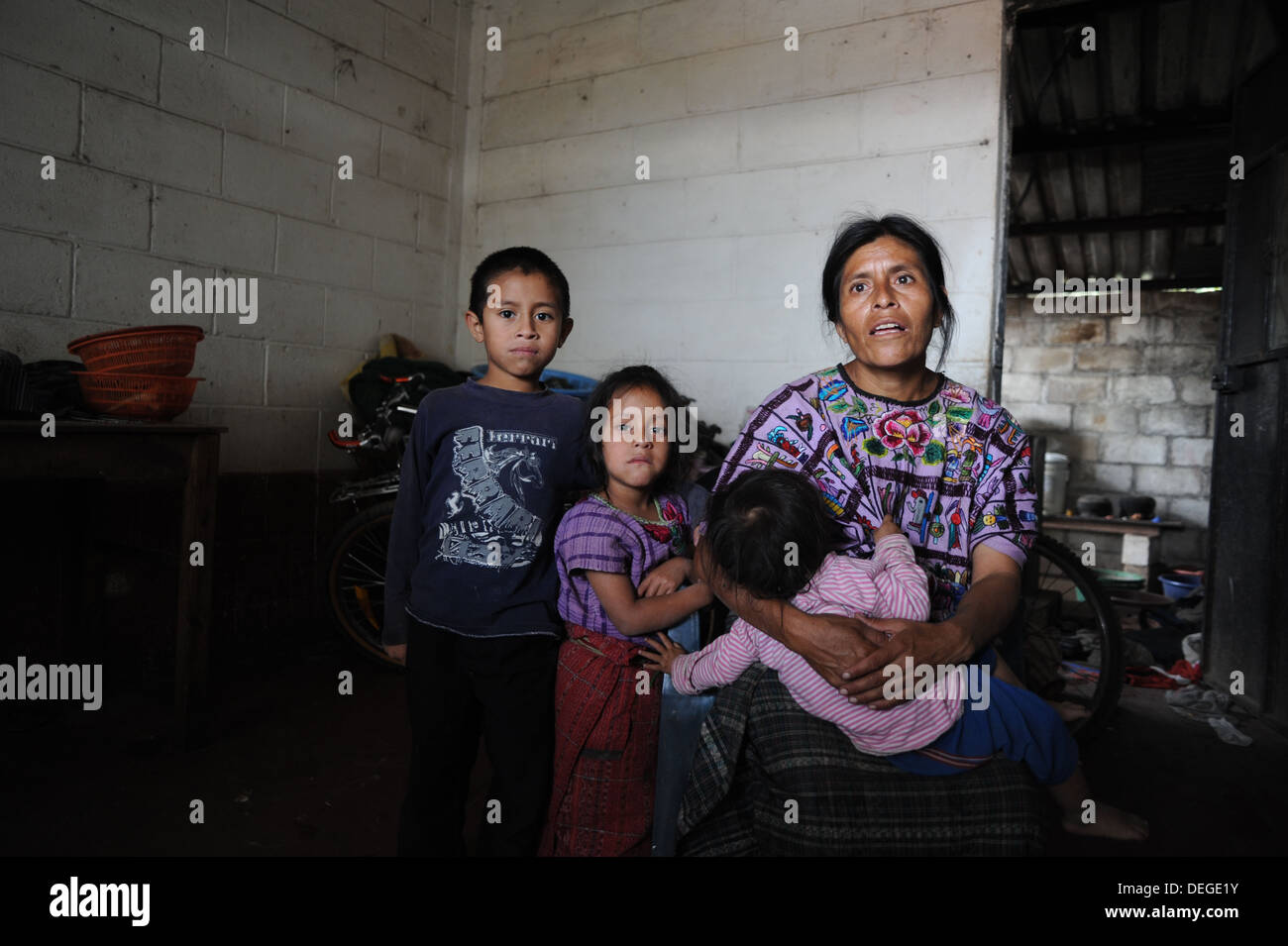 Guatemala indigenous family in Chuk Muk, Santiago Atitlan, Guatemala ...