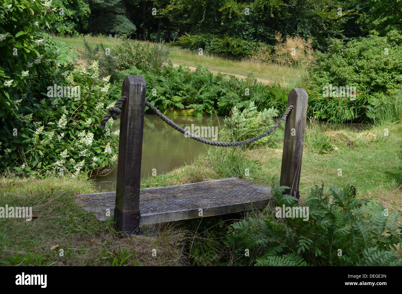 Bridge small pond garden hi-res stock photography and images - Alamy