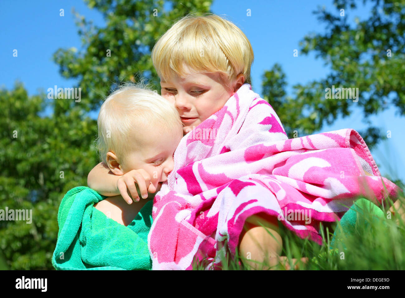 Cute kids on the beach hi-res stock photography and images - Alamy