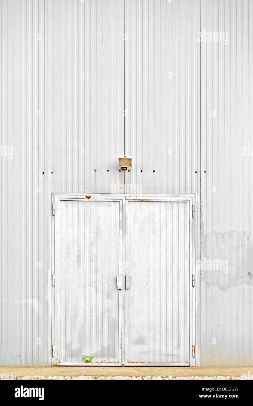 Old metal warehouse door hi-res stock photography and images - Alamy