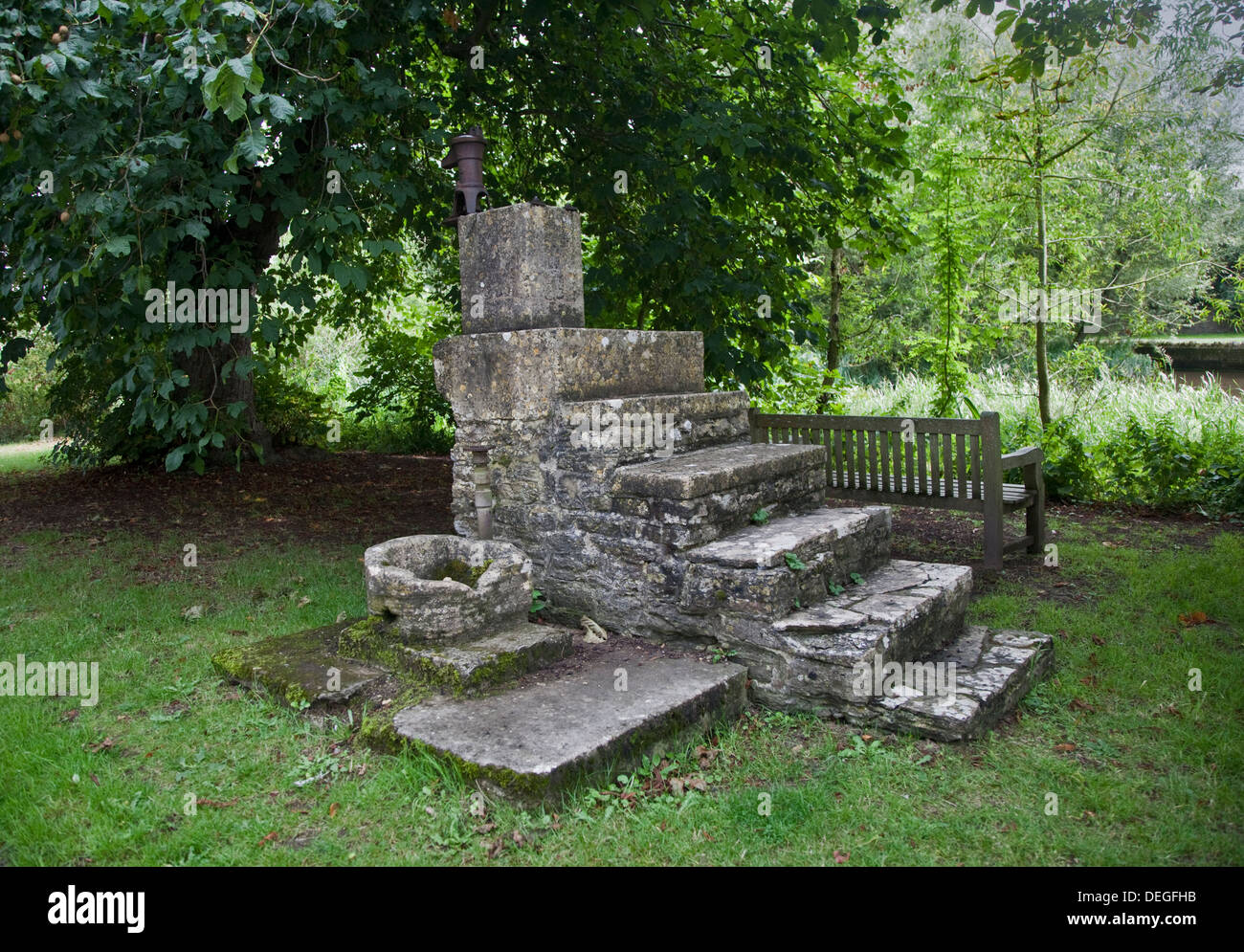 Stone Mounting Block, Shilton, Oxfordshire, England Stock Photo - Alamy