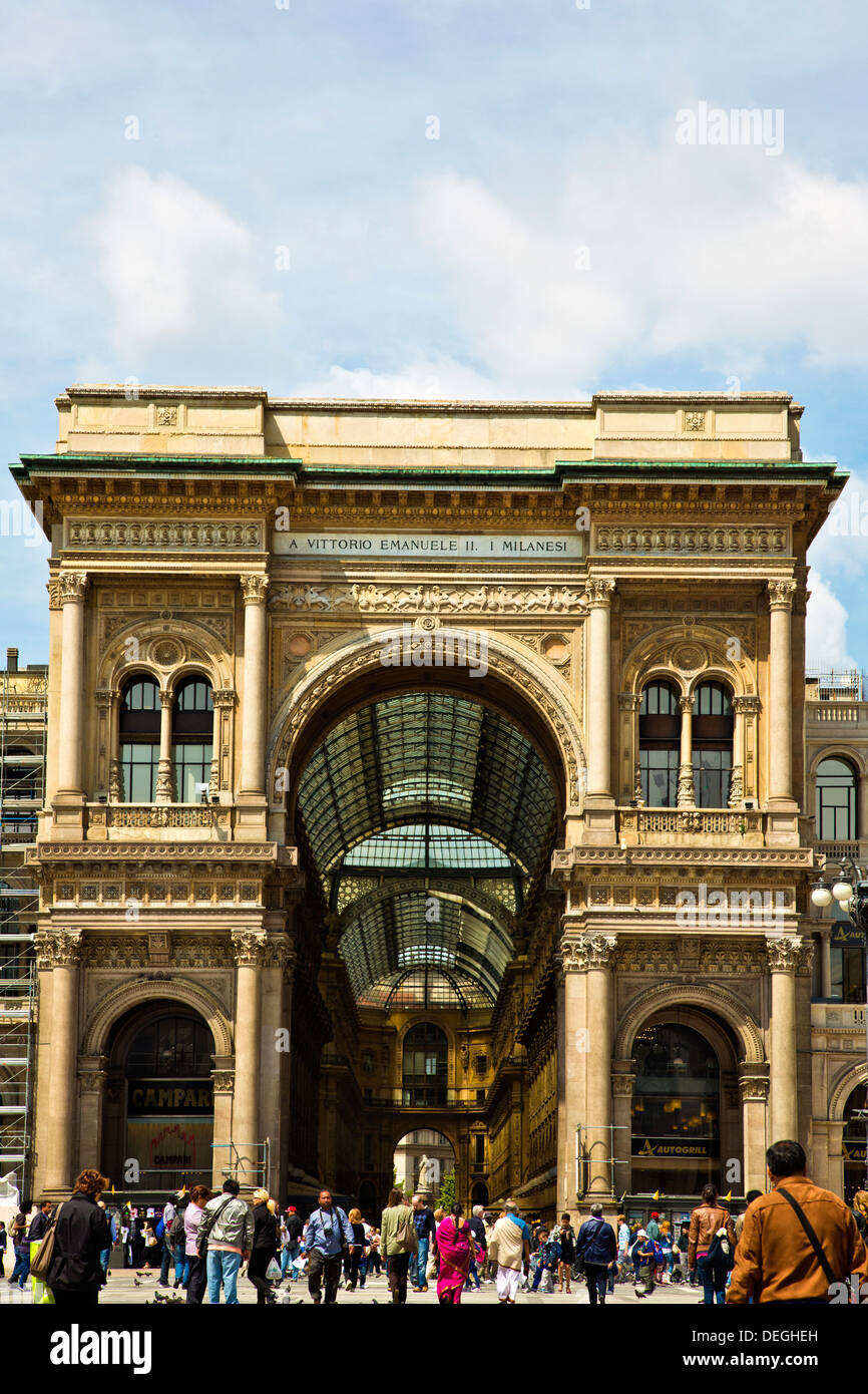 Piazza shopping centre entrance hi-res stock photography and images - Alamy
