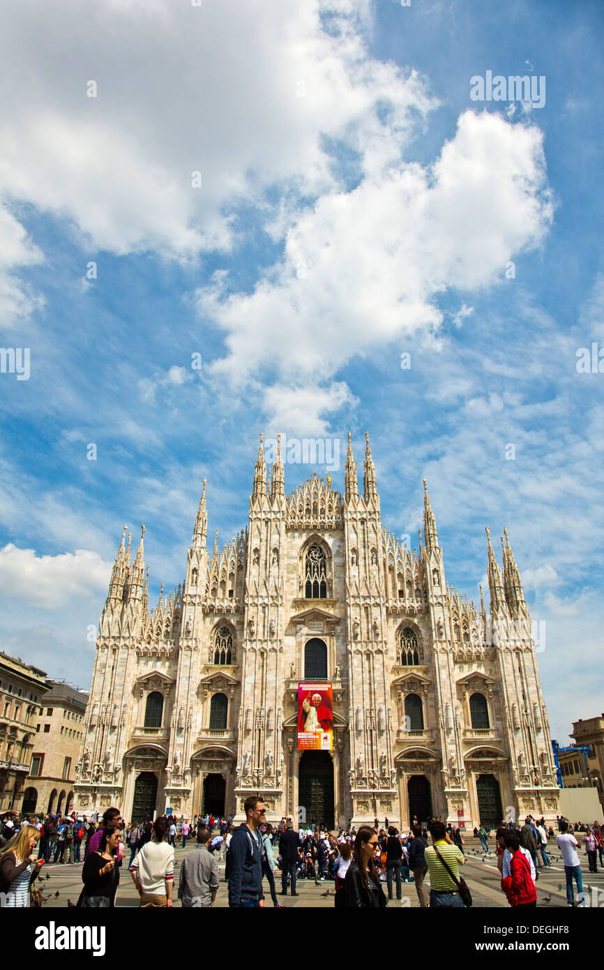 People at Duomo Di Milano, Milan, Lombardy, Italy Stock Photo - Alamy