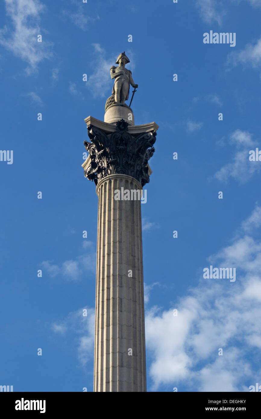 Tour of london trafalgar square hi-res stock photography and images - Alamy