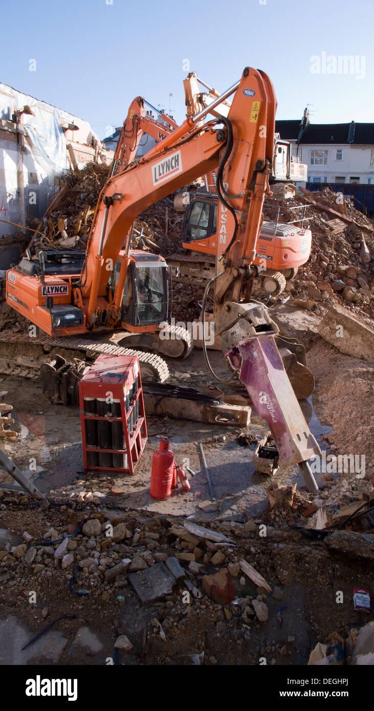 Mechanical digger on building site hi-res stock photography and images ...