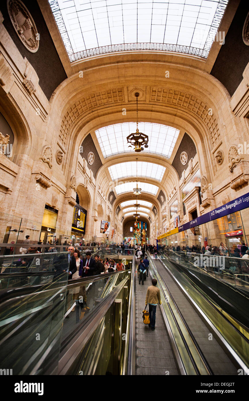 Milan central station hi-res stock photography and images - Alamy