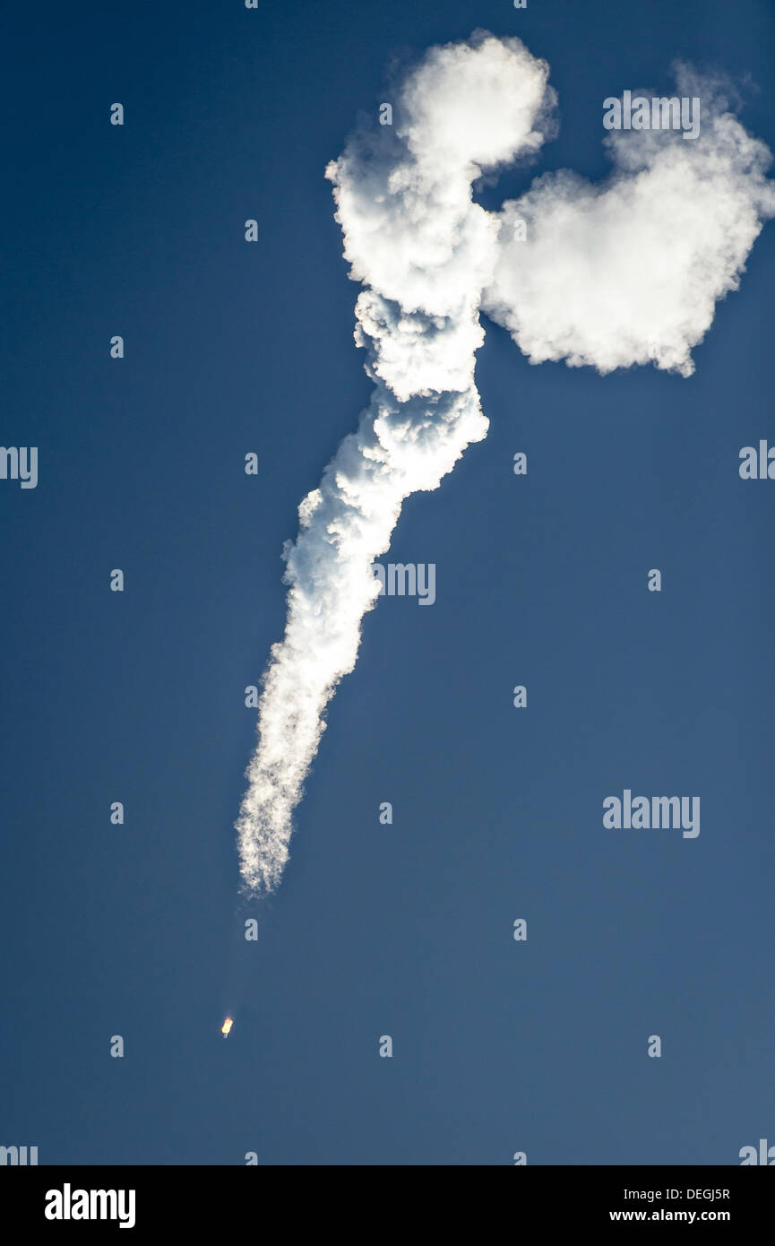 The Orbital Sciences Corporation Antares rocket, with the Cygnus cargo ...