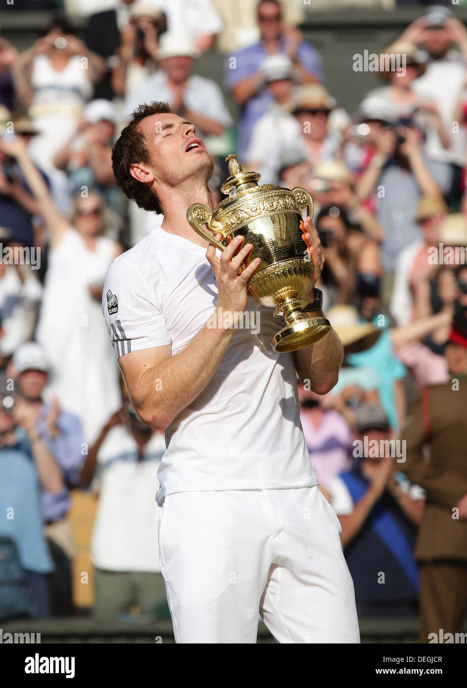 Andy murray and wimbledon trophy hi-res stock photography and images ...