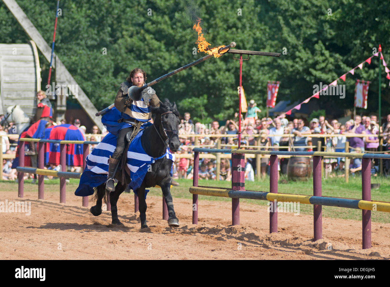 Knights jousting hi-res stock photography and images - Alamy