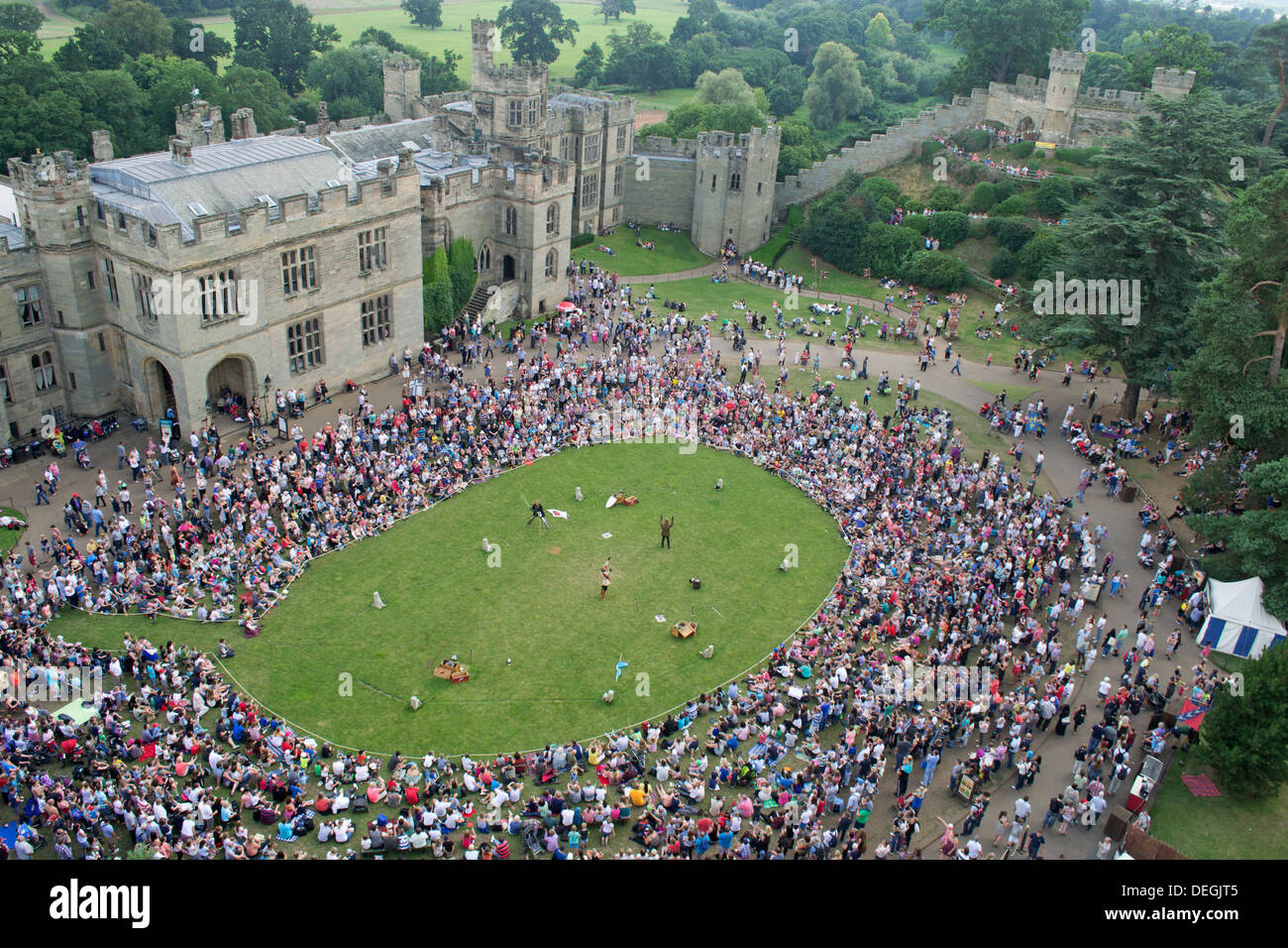 Medieval warwick castle courtyard hi-res stock photography and images ...