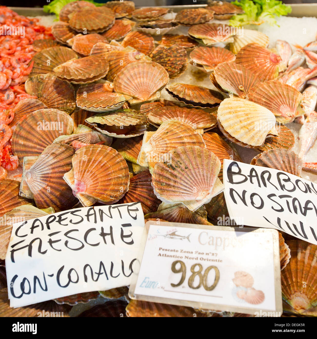 Seafood for sale at fish market, Tronchetto Mercato, Venice, Veneto ...