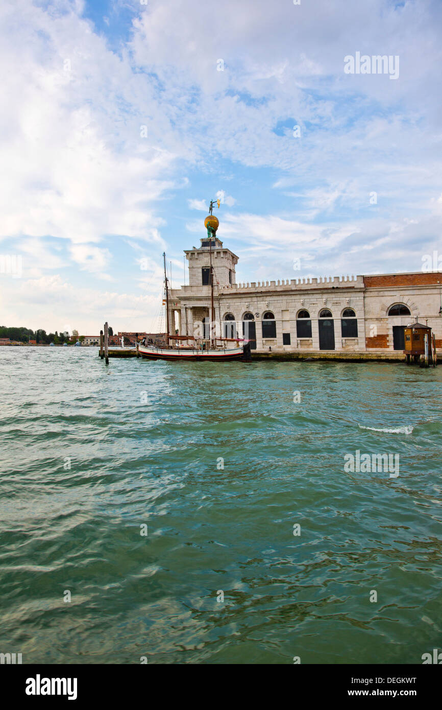 Custom house at the waterfront, Dogana di Mare, Grand Canal, Venice ...
